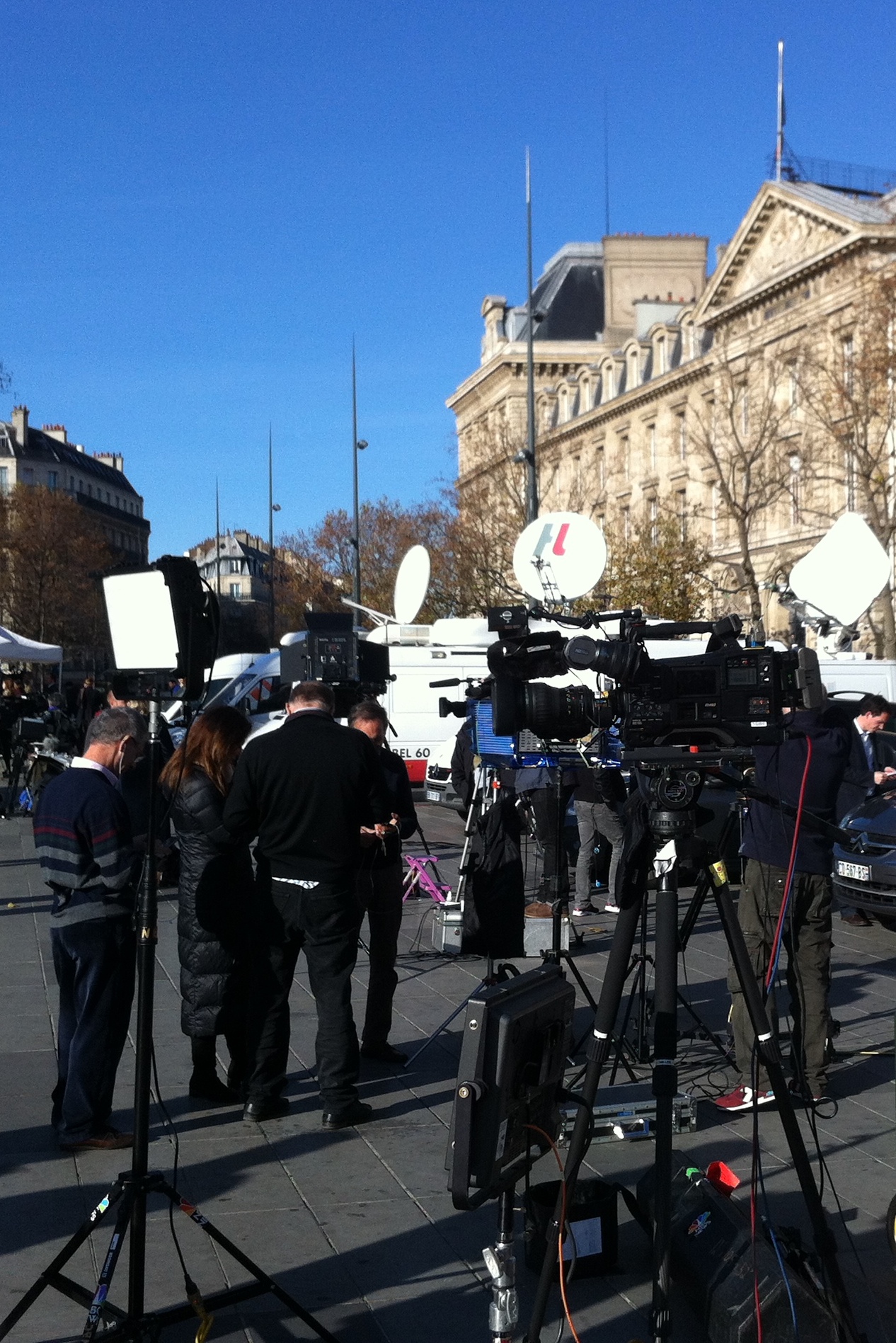 Journalist Support : NEWS CREW & JOURNALISTS | France-Film-Fixer
