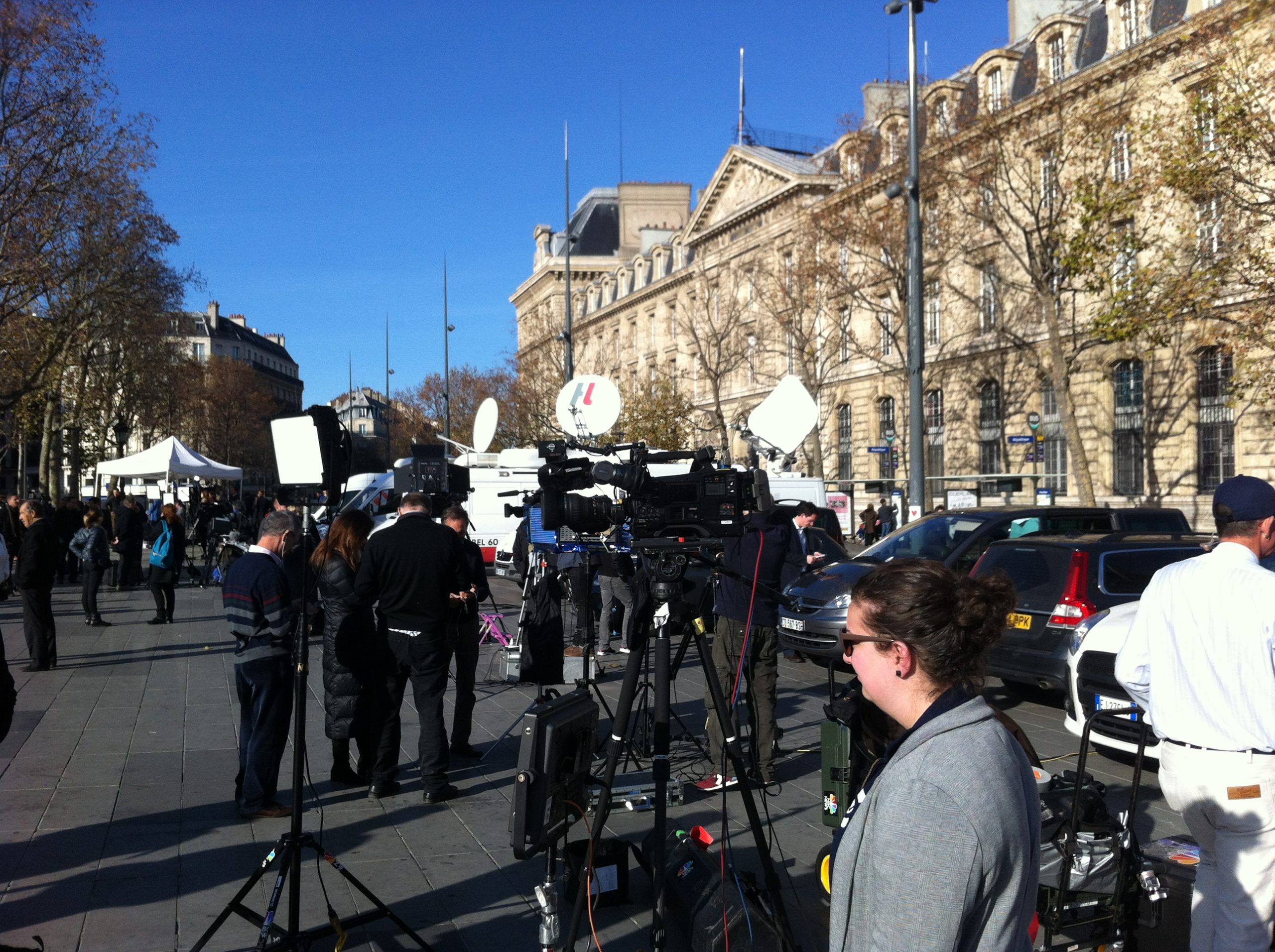 Journalist Support : NEWS CREW & JOURNALISTS | France-Film-Fixer
